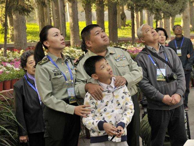 Mao Xinyu is already a major general, his wife is beautiful, and his ...