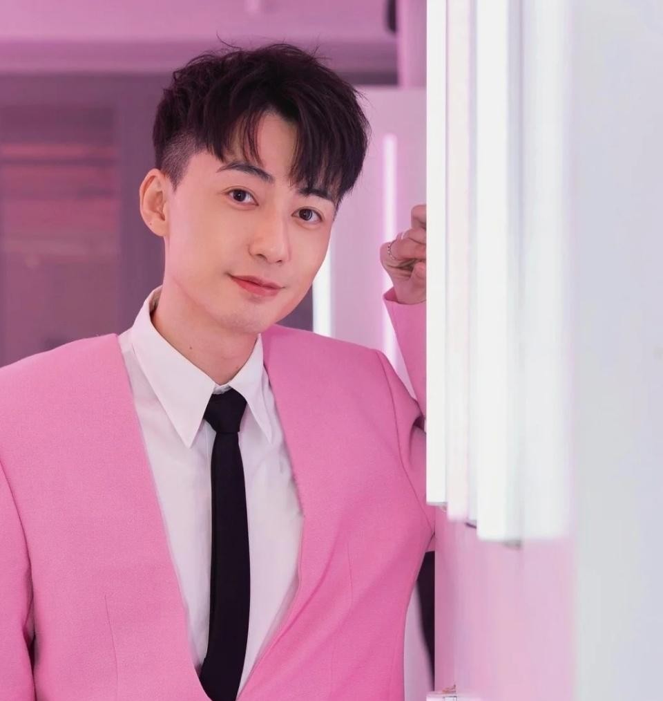 35-year-old actor Lin Haoting committed suicide by burning charcoal due ...