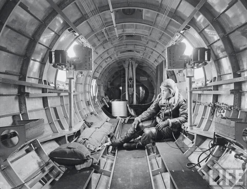 Amazing Details, Inside and Out of the B-17 "Flying Fortress" - iNEWS