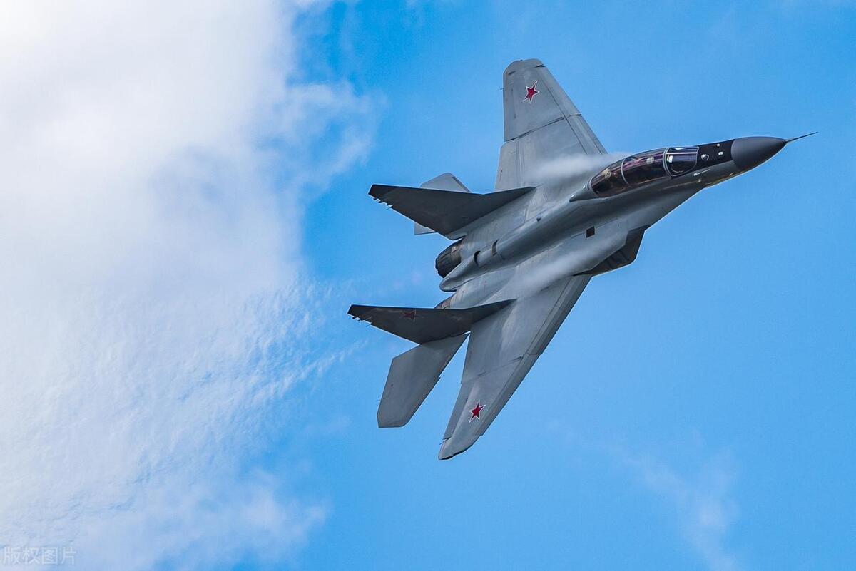Four MiG-31s launched four missiles. What kind of goals and plans are ...