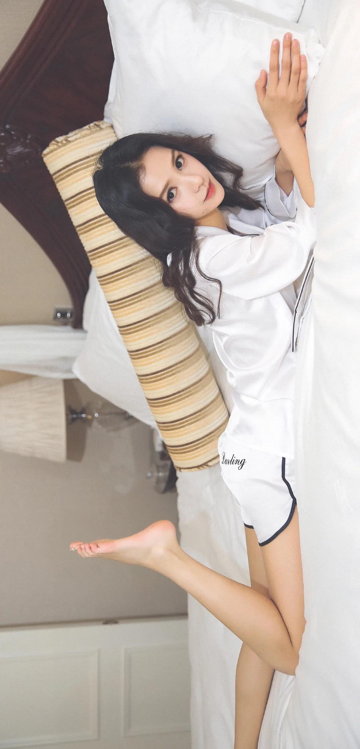 Celebrities' barefoot beauty series 06 (big picture) - iNEWS