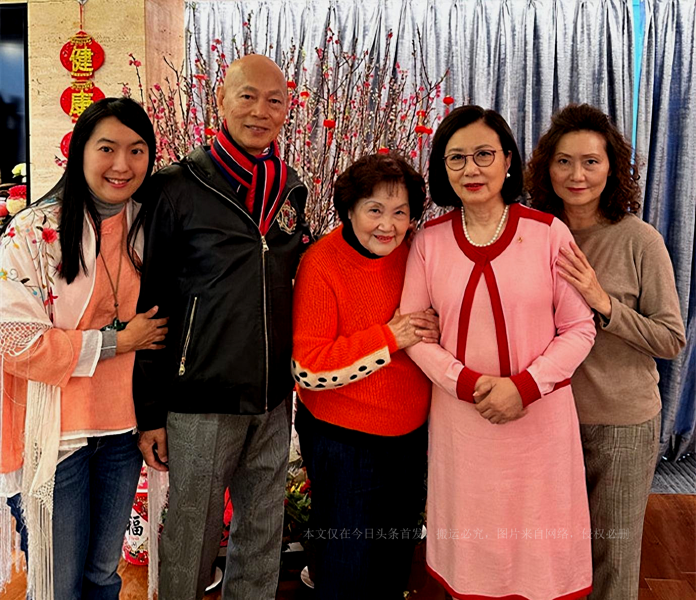 Wang Mingquan and his wife paid New Year's greetings, and their ...