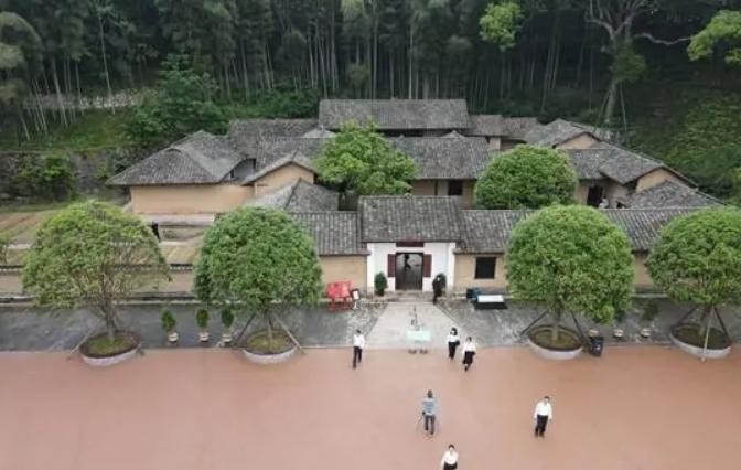 In 1930, Yao Chuzhong gave Yang Kaihui a fatal shot, and he learned the ...