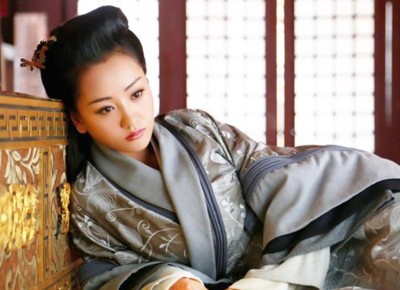 There is an old saying: "Two springs a year, widows are divided ...