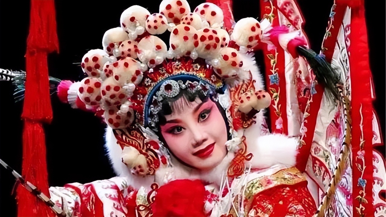 Take a look at the ancient wedding dresses in old Hong Kong movies—an ...
