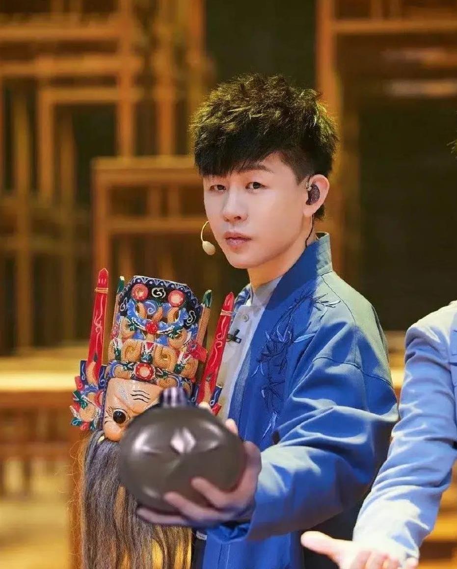 After he posted a message to thank Lin Zhiying and Lu Yi for the "Call ...