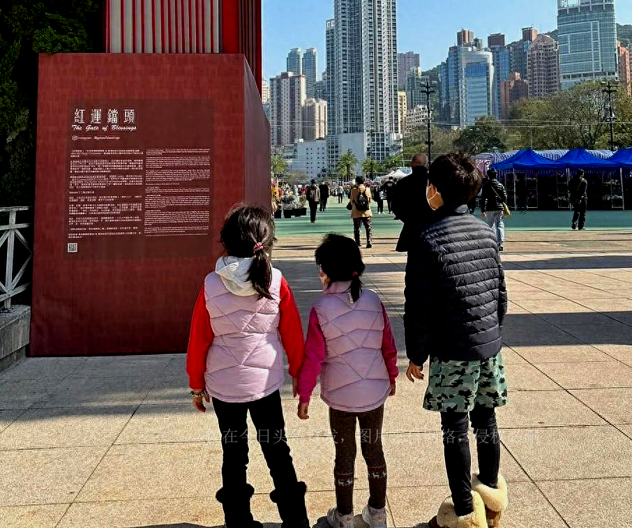 Guo Jingjing posted a photo of her children: her little daughter looks ...