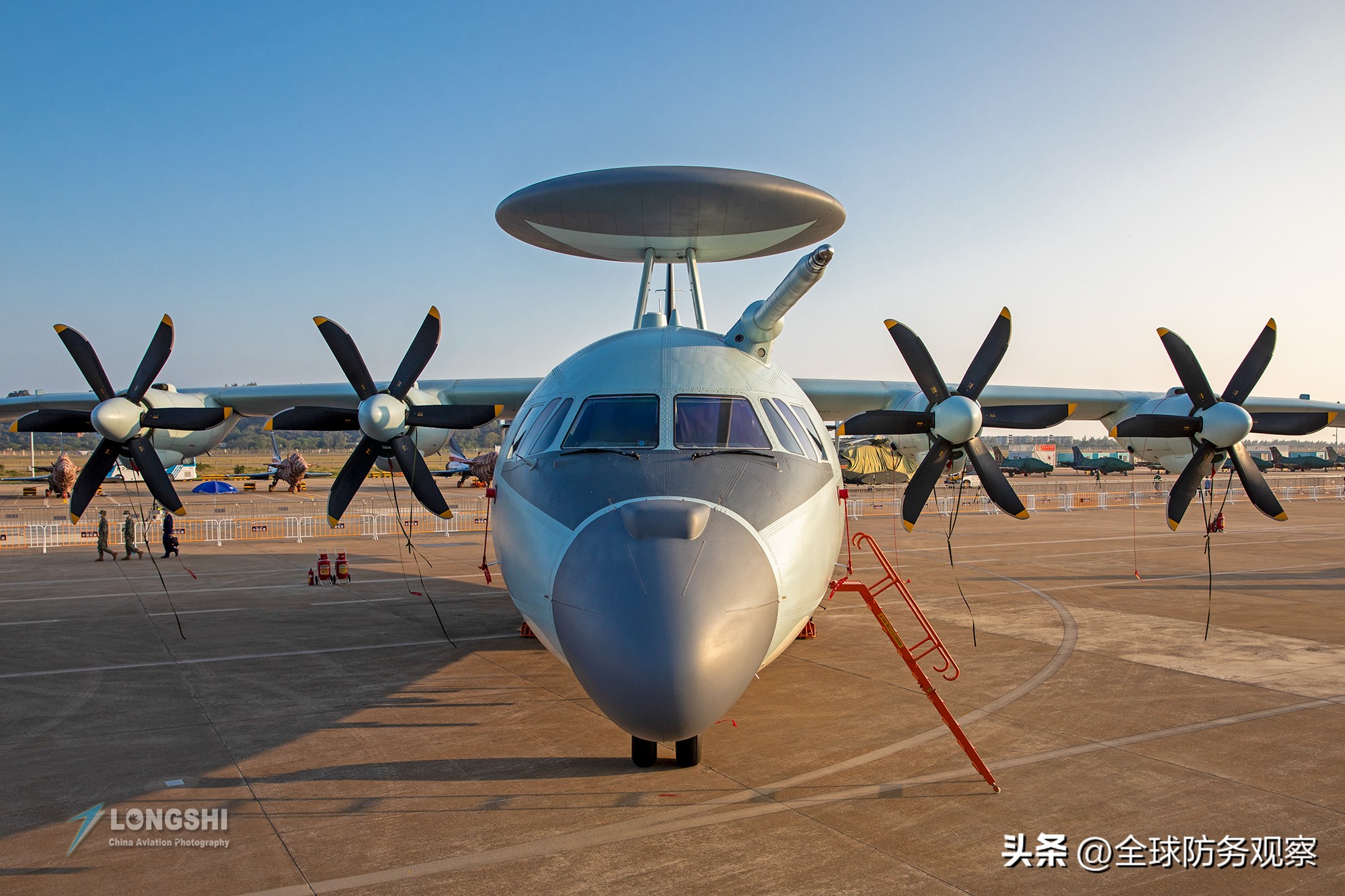 The Air Police 500A early warning aircraft with a straw is in charge of ...