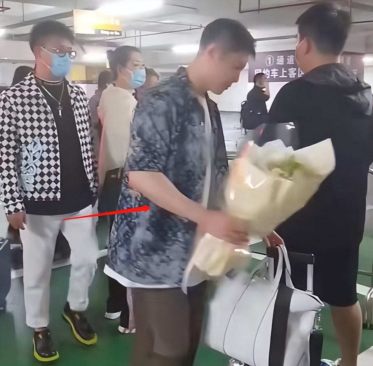 The 66-year-old wife of Zhao Benshan, Ma Lijuan, took her daughter to ...