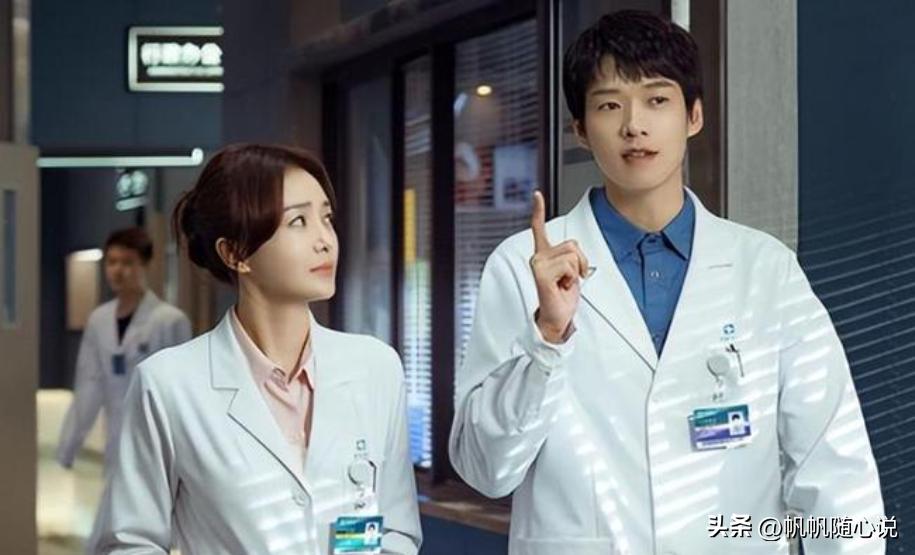 Qin Lan and Wei Daxun toured Hainan hand in hand, the love between siblings was exposed again ...