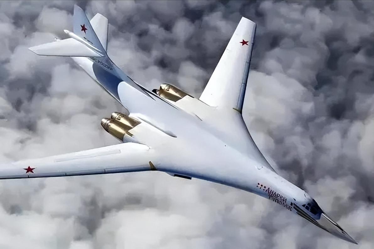 Russia's latest Tu-160 battle bombardment, deployed on the opposite ...