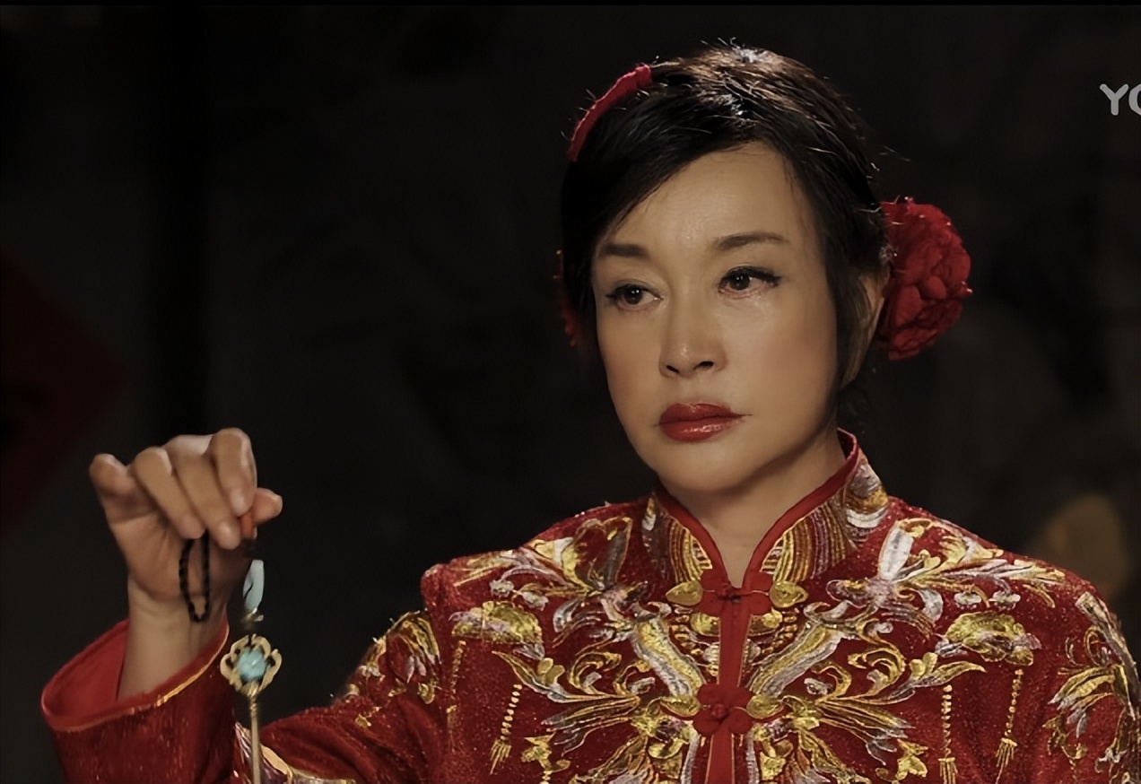 70-year-old Liu Xiaoqing plays the newlywed girl again, but this time ...