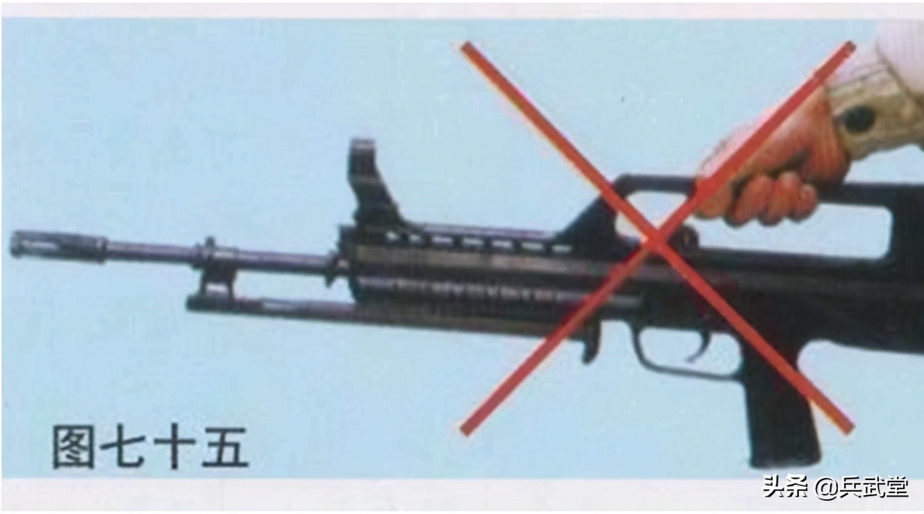 Can't the handle of the Type 95 rifle be lifted?The official name is ...