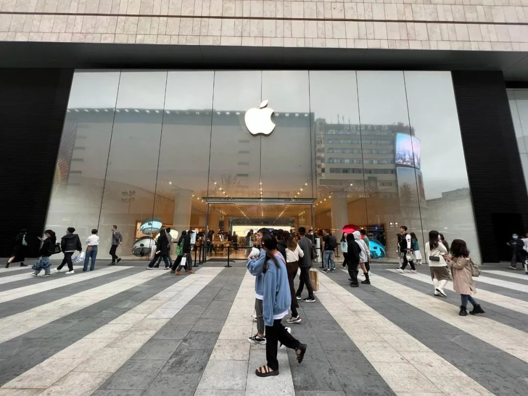 No match at all!The world's number one mobile phone has just changed ...