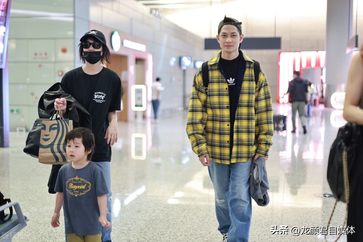 Chen Ran's family of three showed up at Shanghai Airport for a generous ...