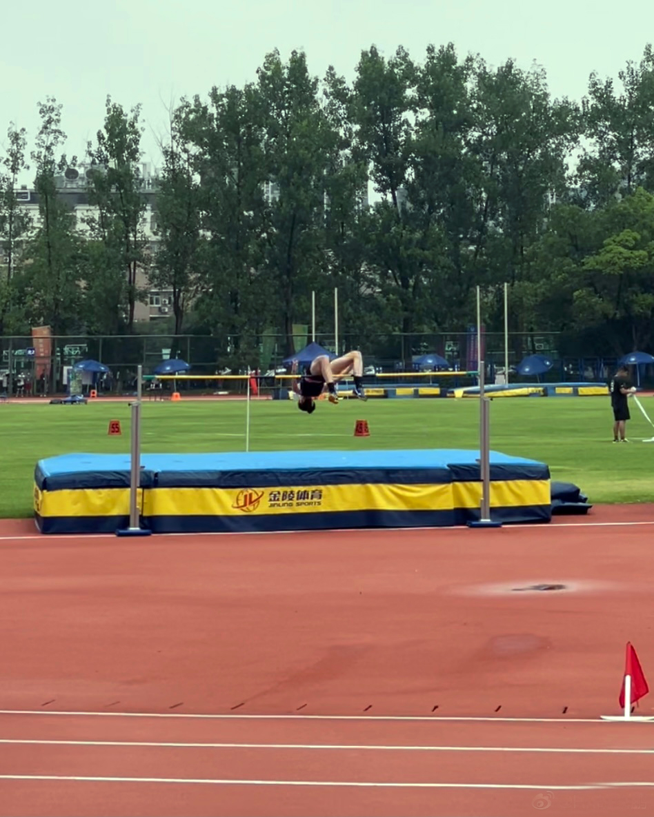"Little Ni Ni" Hu Linpeng: He has won three consecutive high jump ...