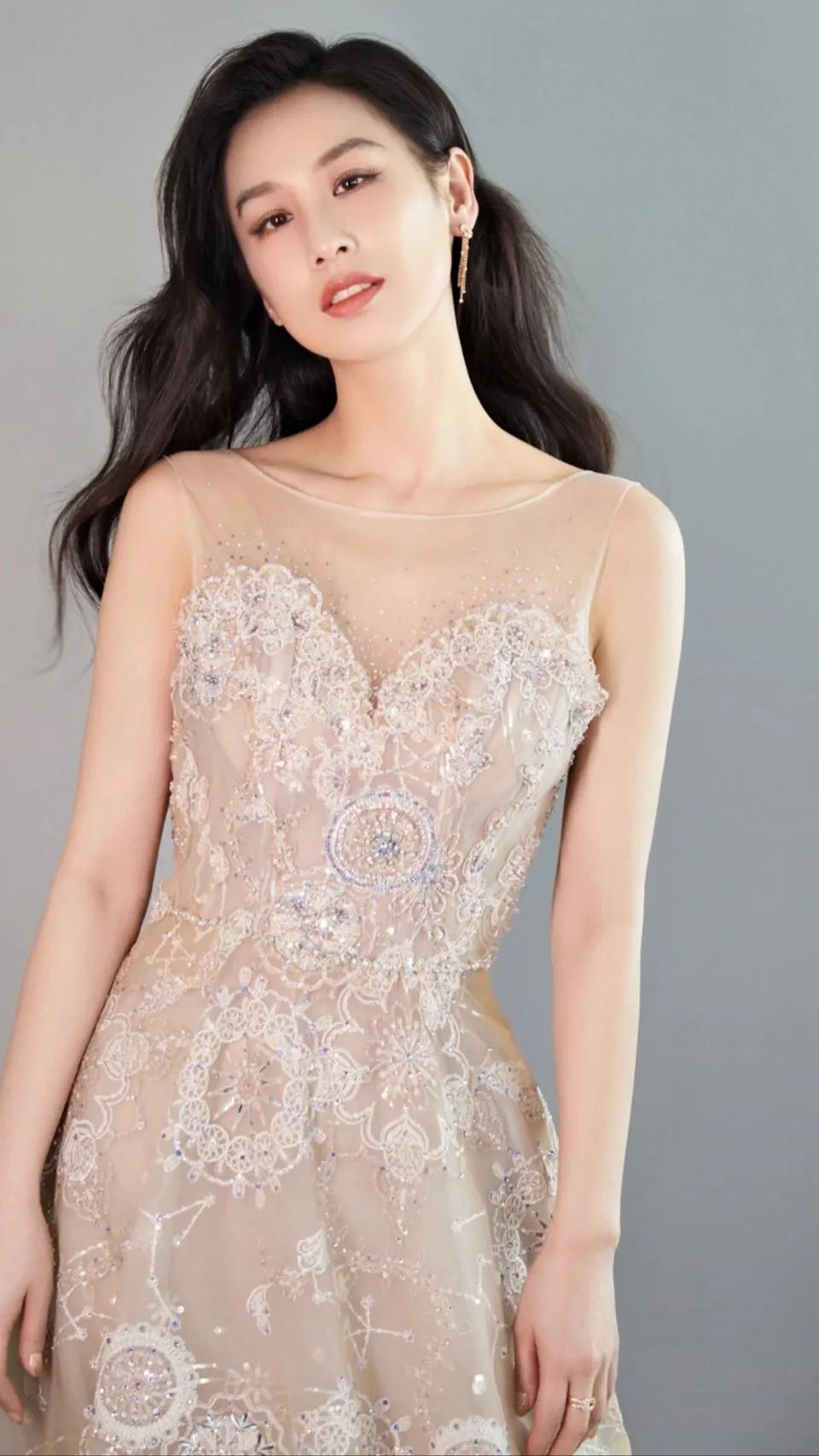 Beautiful Wallpapers Issue 189 - Huang Shengyi - iNEWS