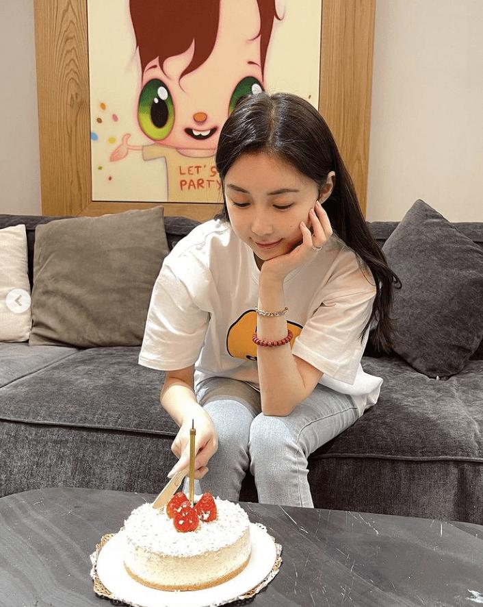 Wilber Pan posted a photo for Xuan Yun's sweet birthday. The tone of ...