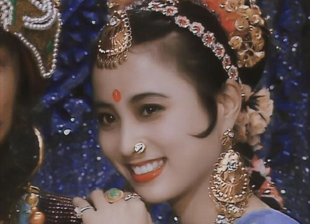 Li Lingyu: After breaking up with her first love, she married a foreign ...