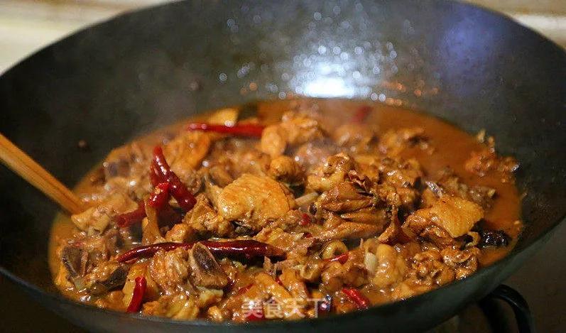Follow the boss to learn how to make ground pot chicken - iNEWS