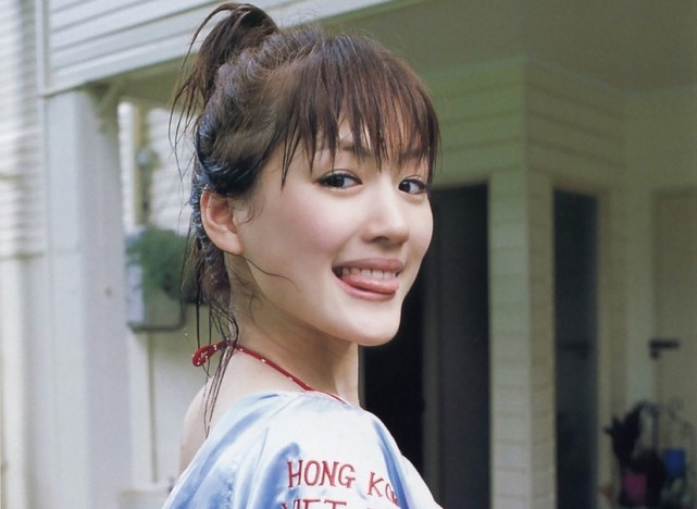 The top 10 Japanese female stars with the best smiles, Yui Aragaki and ...