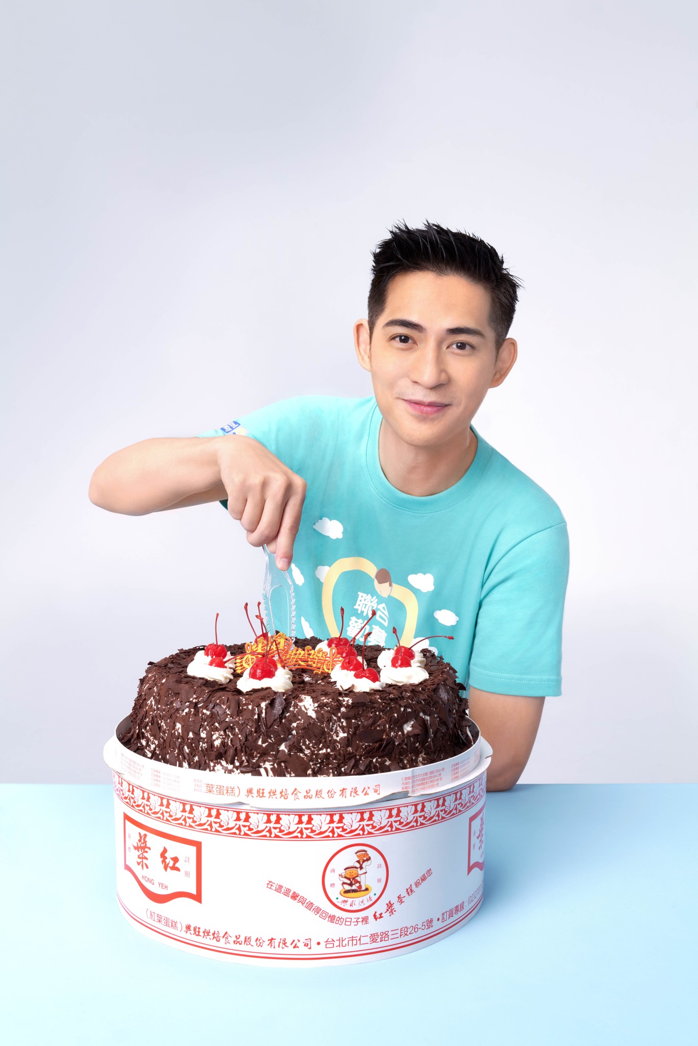 Zhou Yumin celebrates his 41st birthday, his wife Yu Hongyuan rarely ...