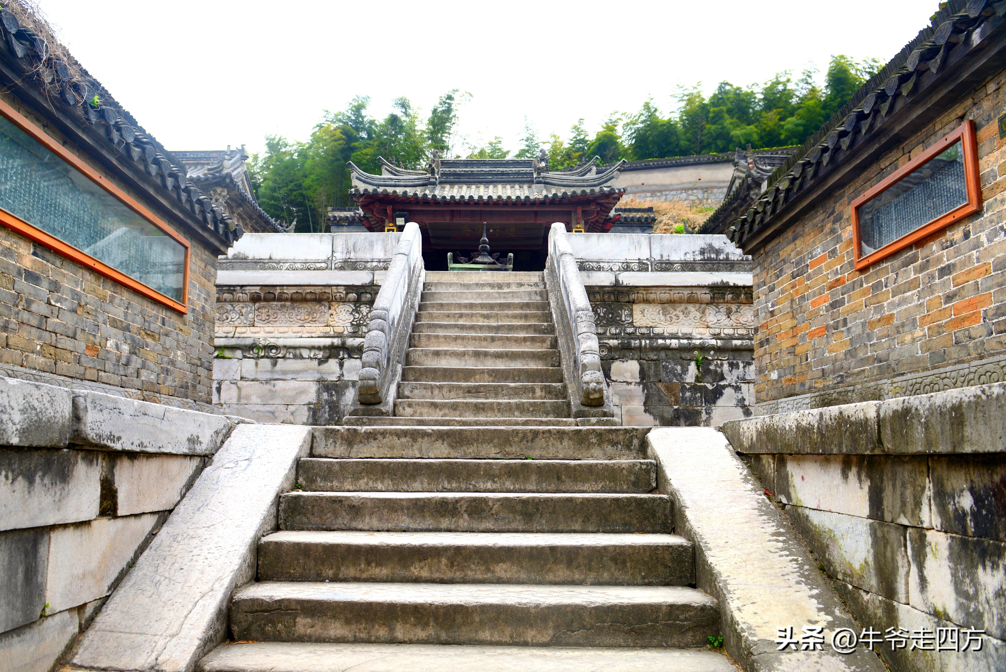 Baohuashan Longchang Temple supported by the first mountain of Luzong ...
