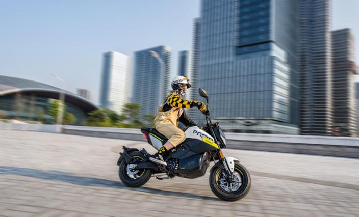 The Chunfeng Electric Motorcycle is equipped with the same brand ...