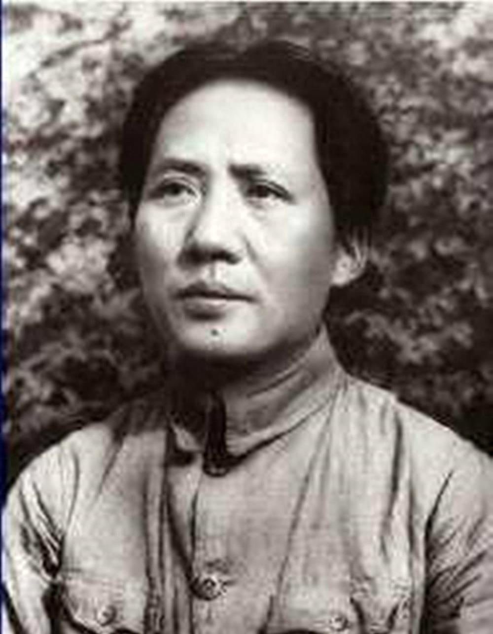 He Yingqin asked him to be the adjutant. He wanted to be the company ...