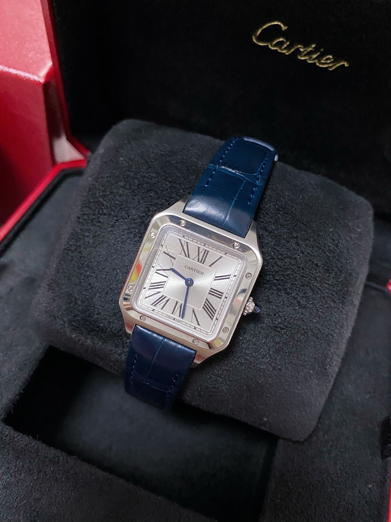 Cartier Cartier Santos small square dial will be cool compared to round ...
