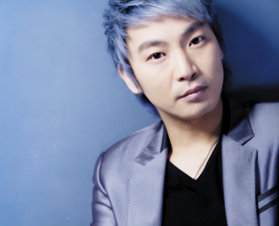 Chen Shaohua: From a CCTV singer to selling toilets for a living, he was cut by a dancer for ...