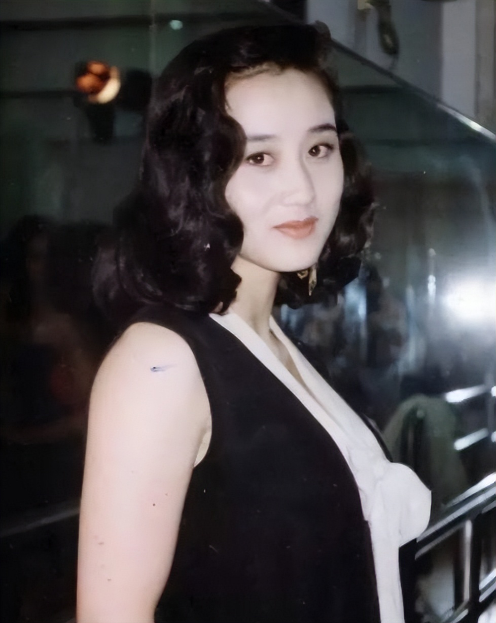 62-year-old Li Zhi still has charm, more like a 40-year-old middle-aged ...