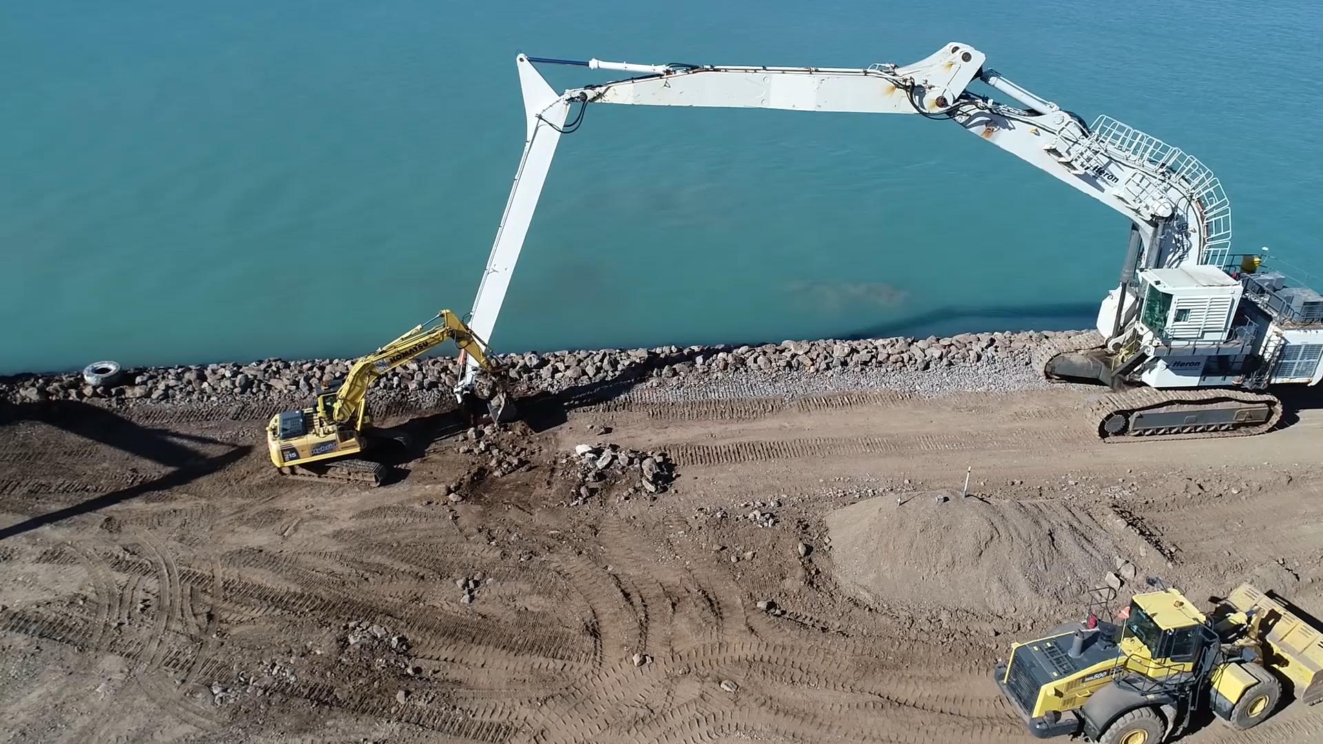 The arm is 42 meters long, and stones can be accurately buried in the ...