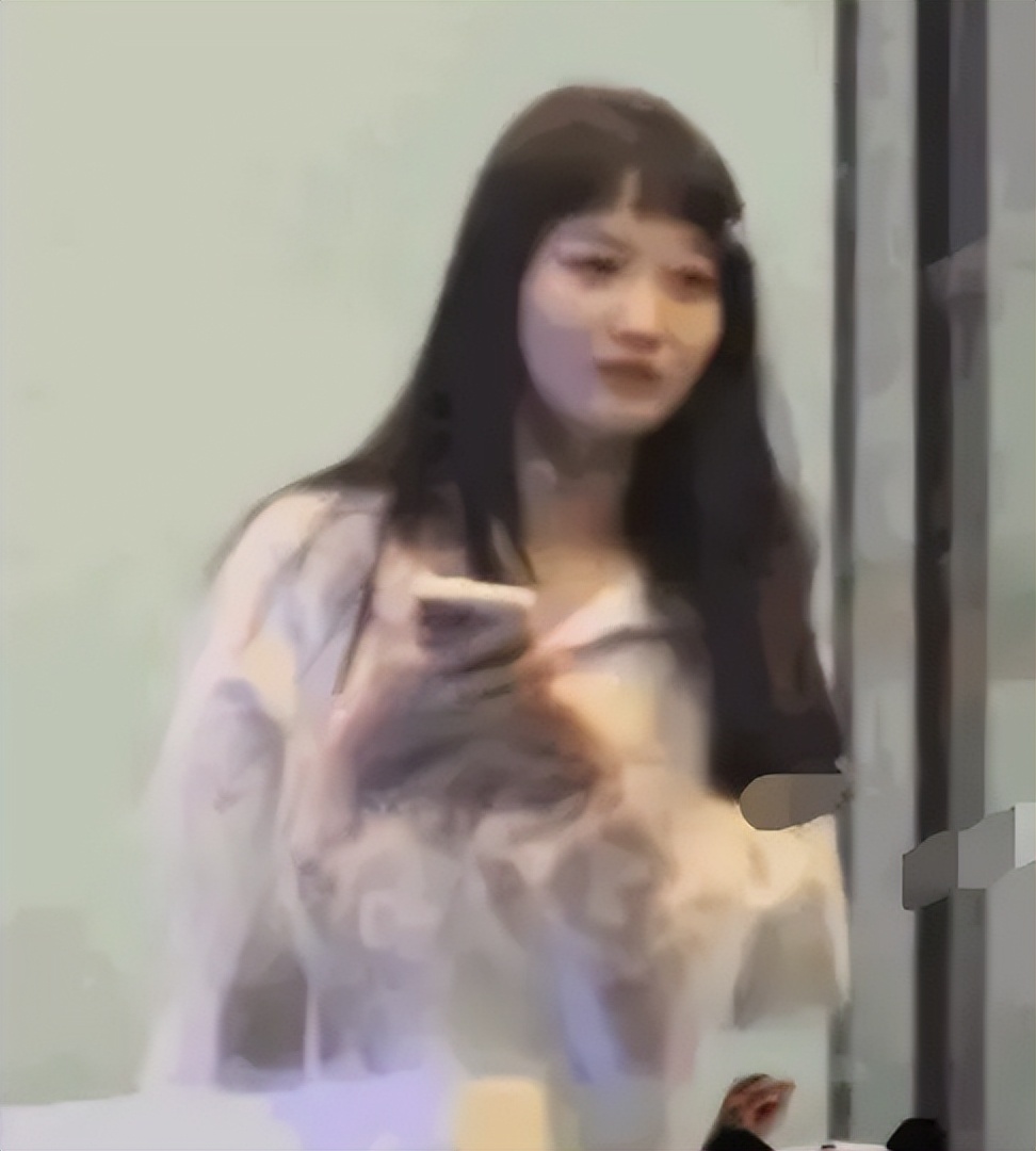 After buying out of the way and being exposed, Shao Qing was unbearable ...