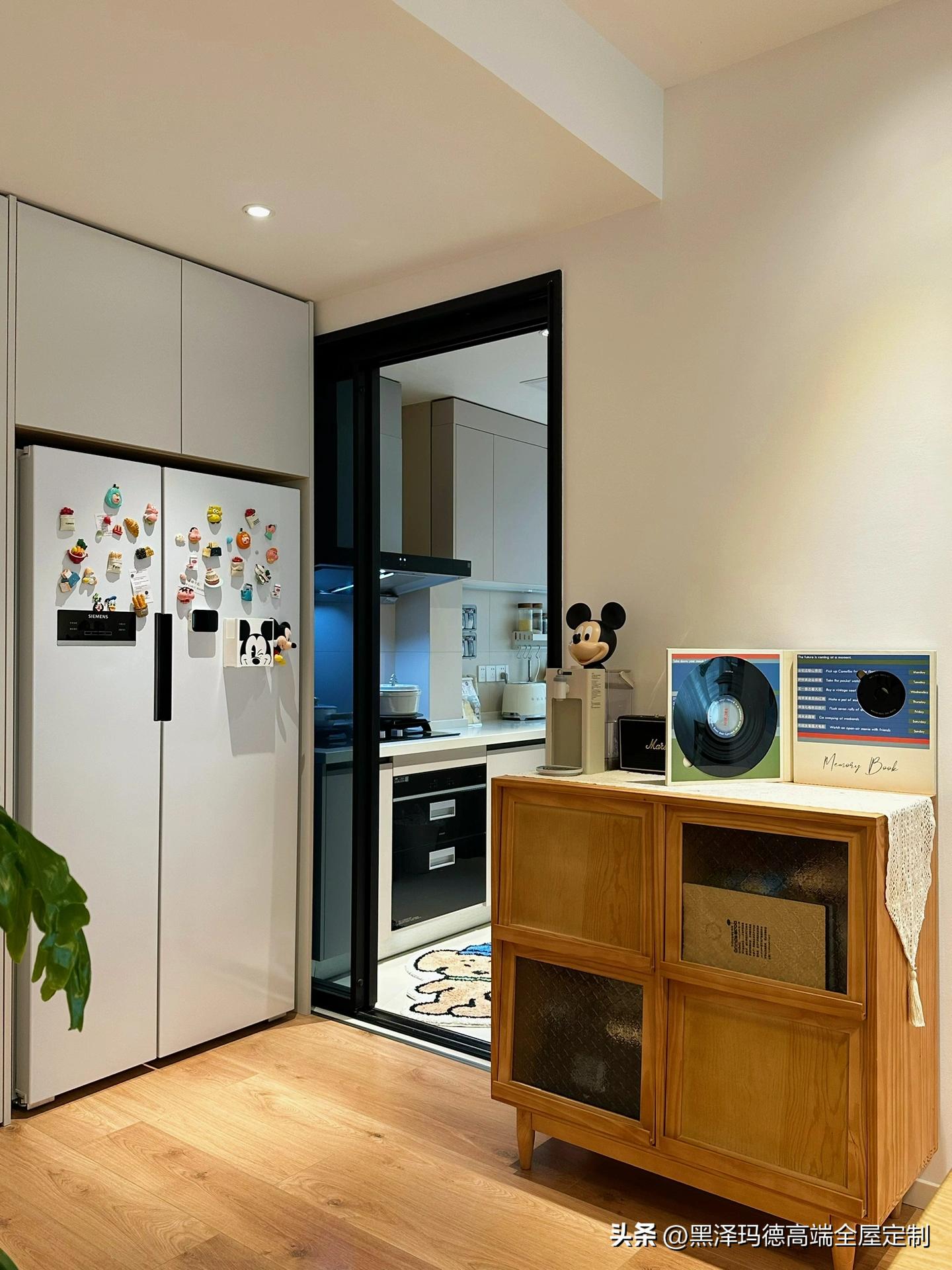 Custom-style small home, shining with its own light - iMedia