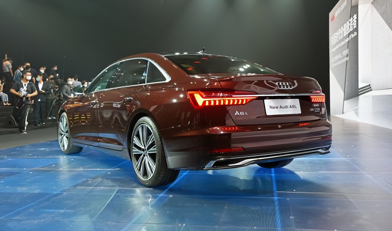 New Audi A6L face change and price increase!Two kinds of front faces, three kinds of power, aura ...