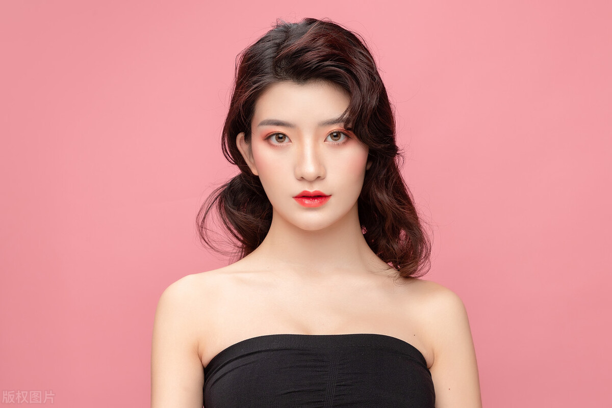 August Mid-Autumn Festival and Lover Appreciate the Moon - iNEWS