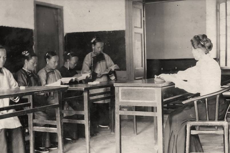 On the day of Yang Kaihui's funeral in 1930, Mao Anlong climbed to the ...