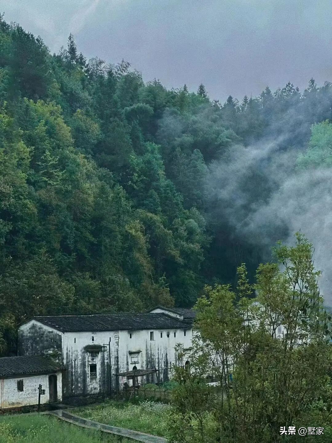 Walk into the ancient village of Huizhou in the depths of ...