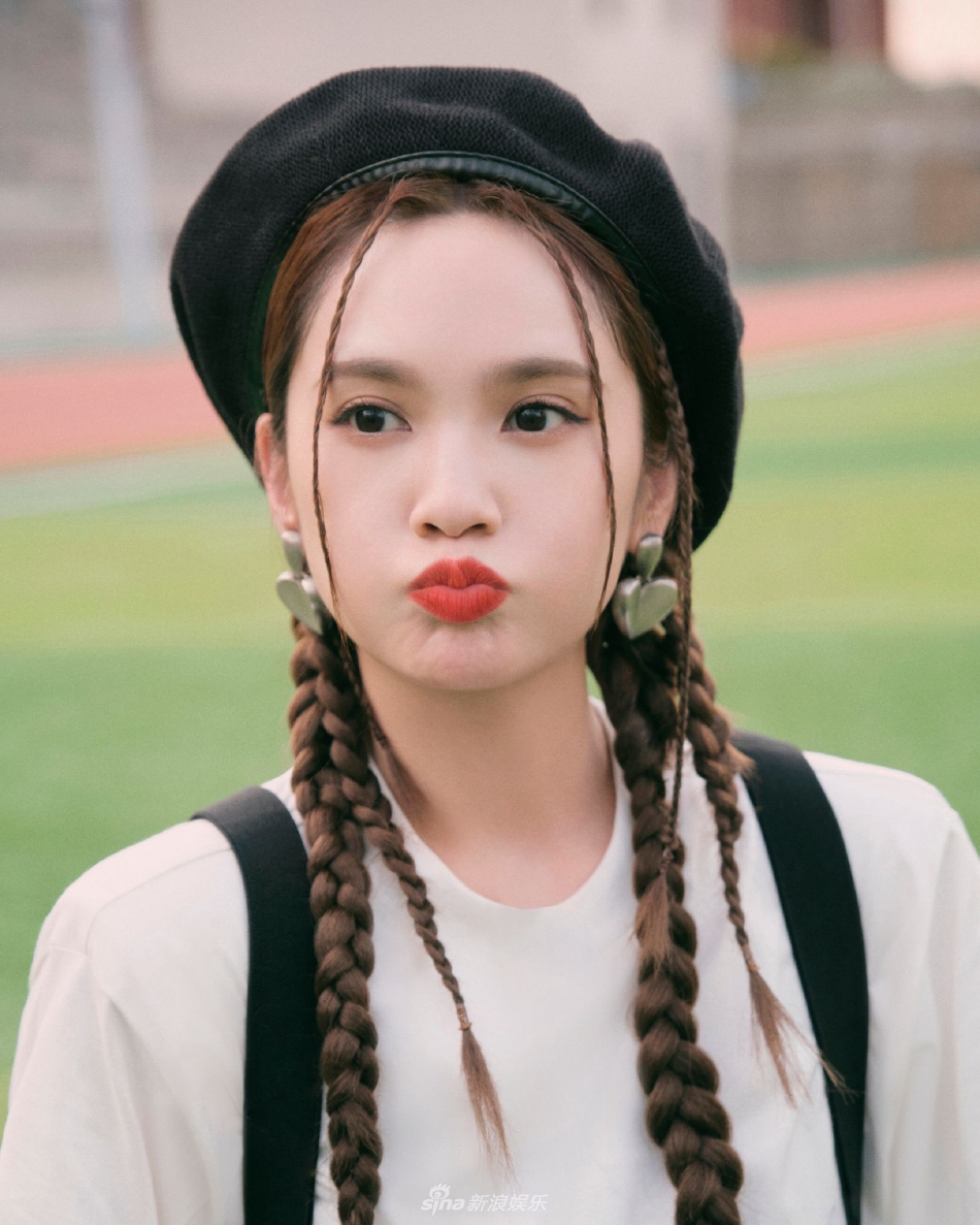Rainie Yang's campus style photo is super beautiful!Snow skin jade ...