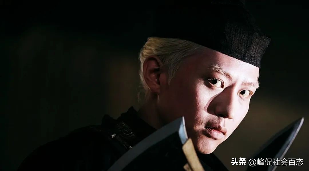 Four stars with two faces, the first one is very young, and the last ...