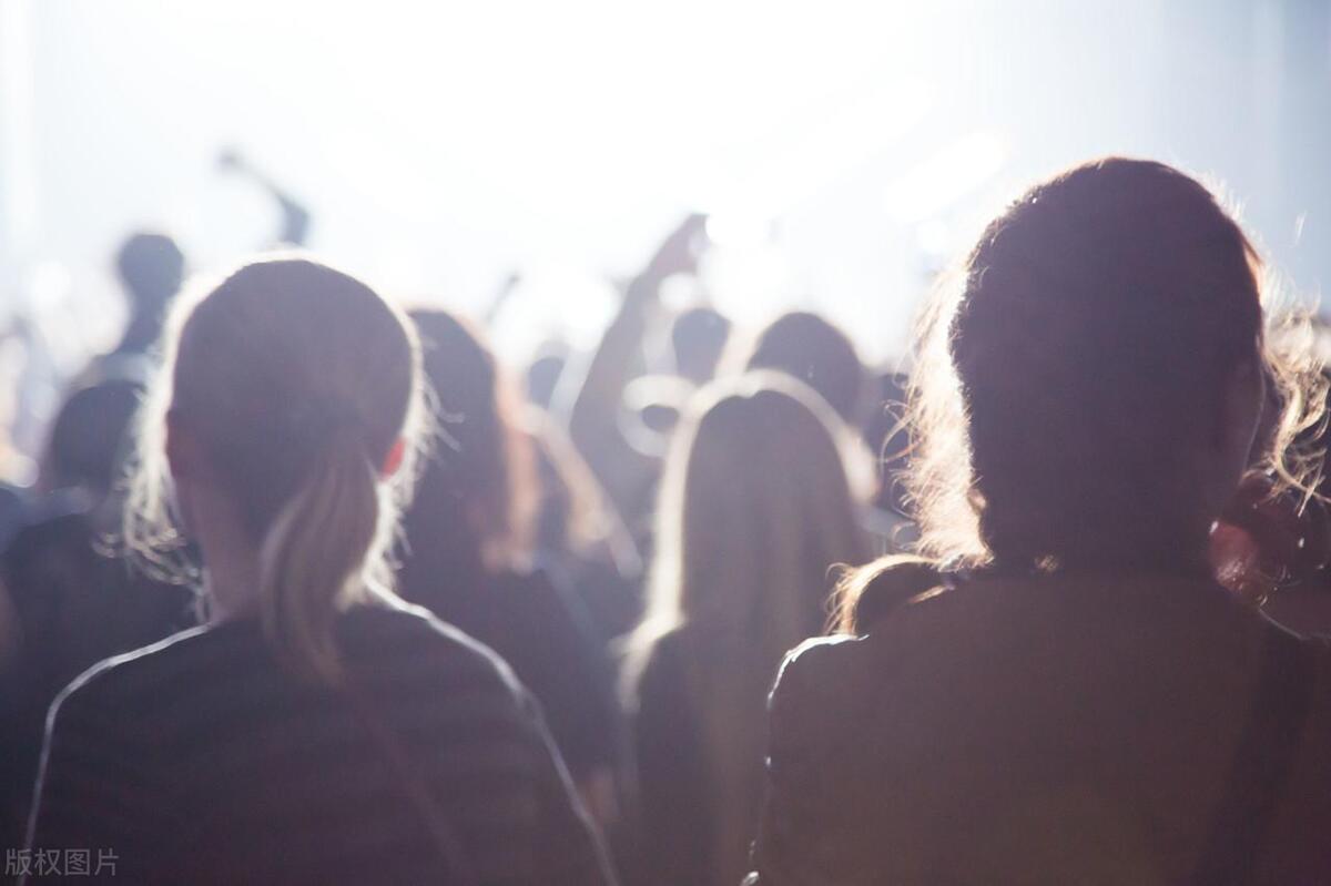 "Bitting, undressing, fanning each other" TFBOYS Female Fans Concert ...