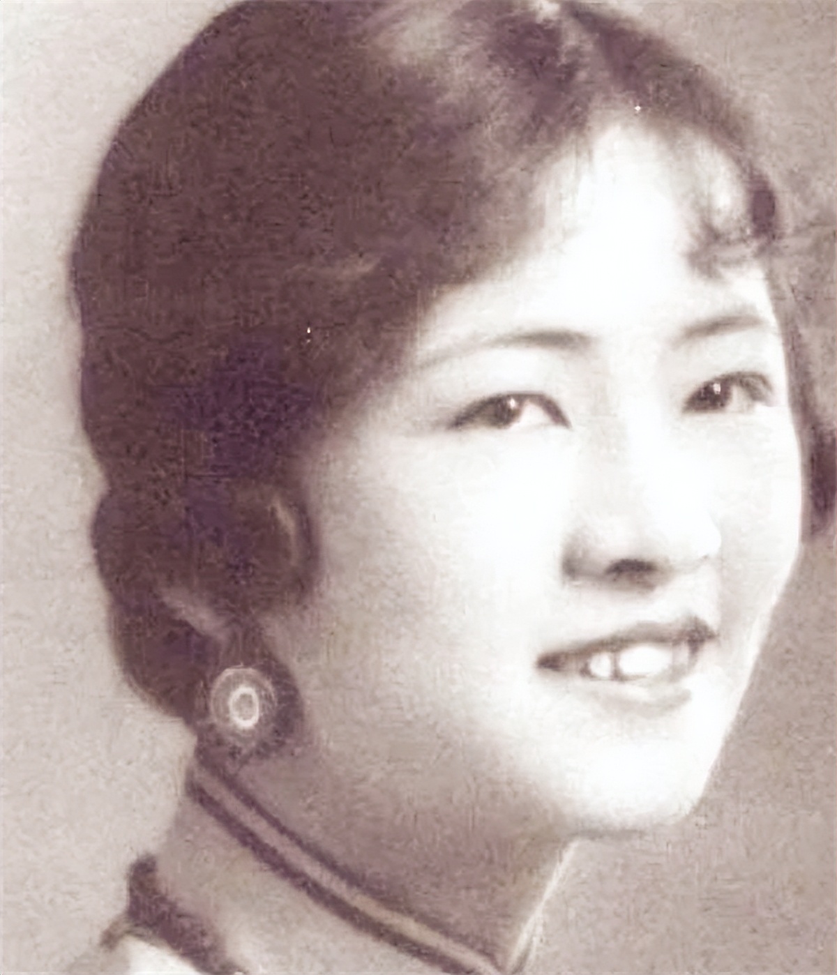 Lin Huiyin's tombstone was smashed after his death, but his son did not ...