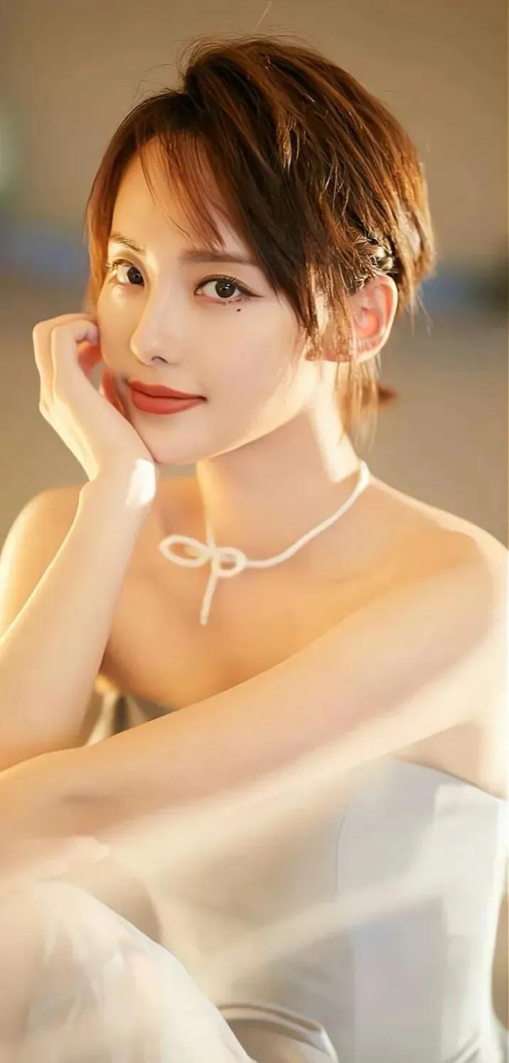 Photo of beauty Zhang Jia Ni, her figure is still so good - iNEWS