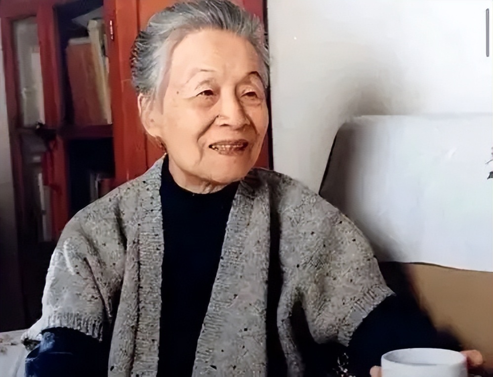 Fei Xiaotong: He loved all three women, and when he died, he divided ...