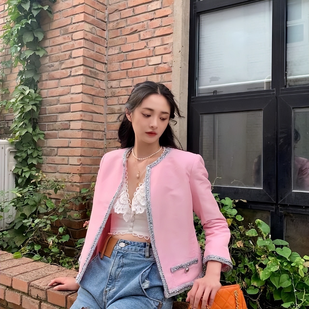 A pink top with high heels, age-reducing and elegant, full of goddess ...