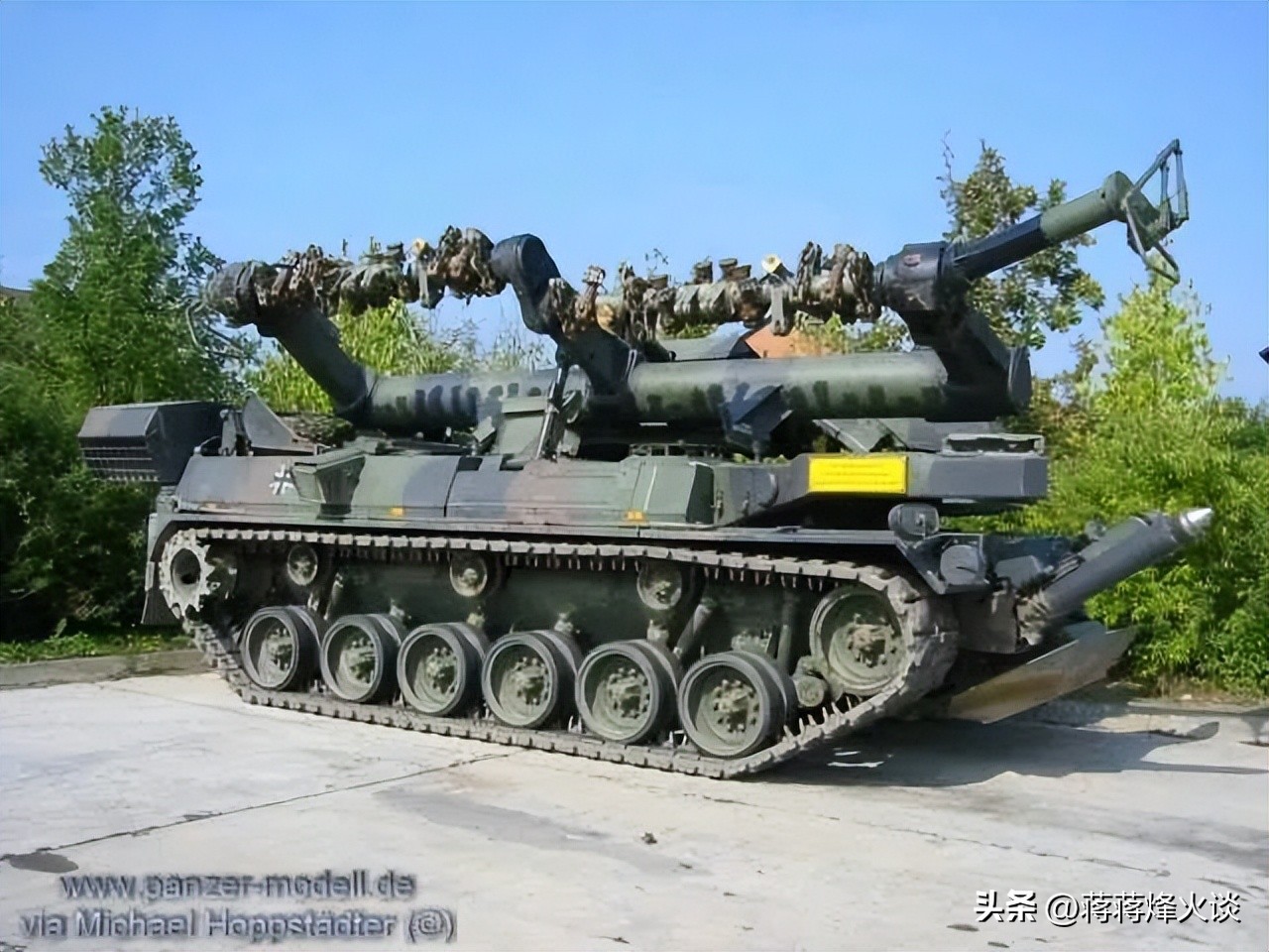 Wild boar planing mines!Germany delivered the wild boar armored ...