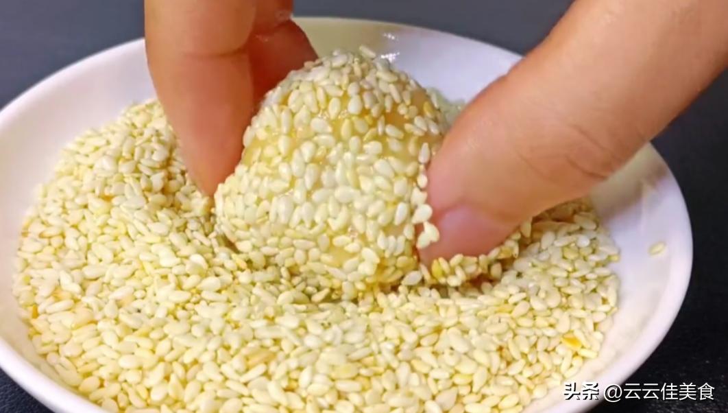 Smile snacks are easy to make, crispy on the outside, soft and sweet on ...