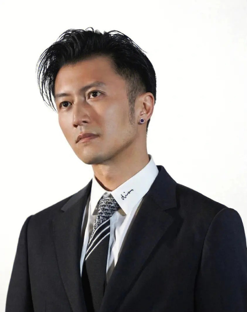 Nicholas Tse broke a guitar worth a house during his concert, creating ...