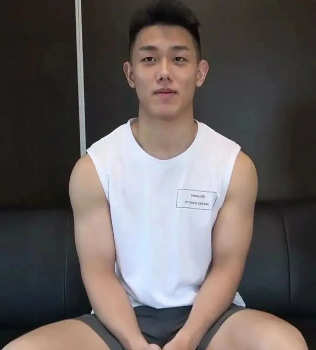 Japanese actor Hongxiang opened a social account to post body photos ...